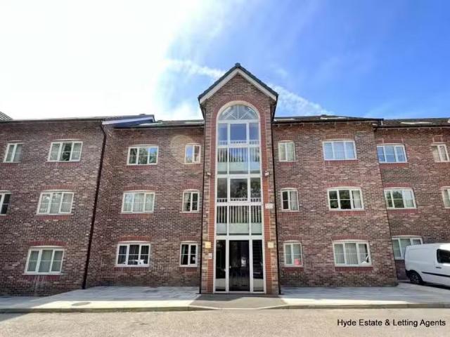 Just in! 2 bedroom flat for rent in 54 The Horizons, Moss Lane.