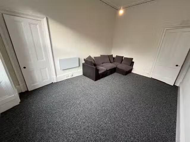 New 2 bedroom flat for rent in 2/2, 9 Commercial Street, Dunde.
