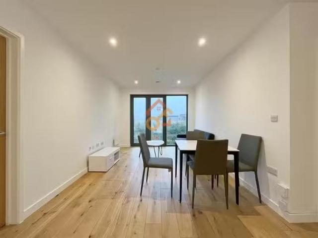 For Rent! 2 bedroom flat for rent in The Axium, 36 Windmill St.