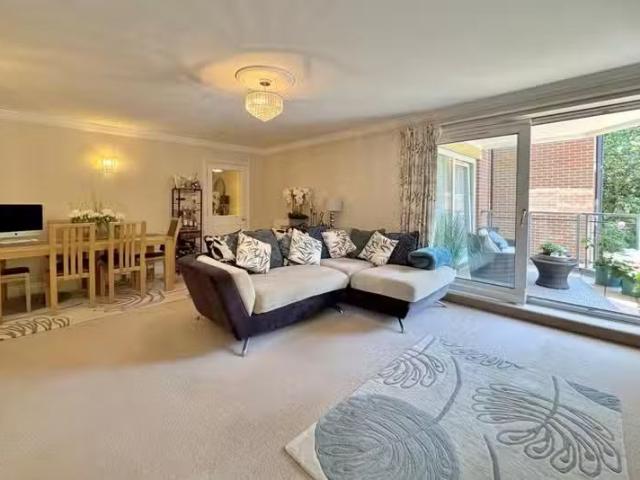 Charming 2 bedroom flat for rent in Westbourne, BH13