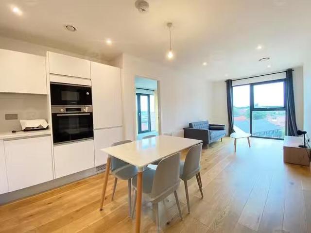 Deal! 2 bedroom flat for rent in Axium, Windmill Street, Birmi.