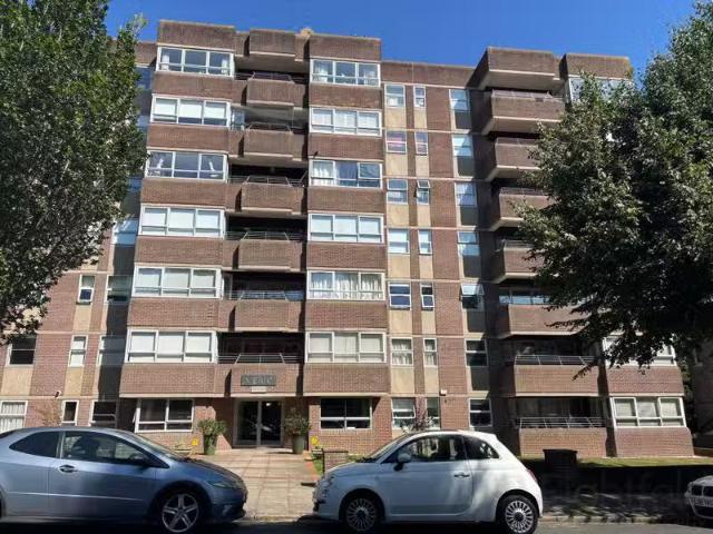 Just in! 2 bedroom flat for rent in Flat 8 Veric, 16 18 Eaton.