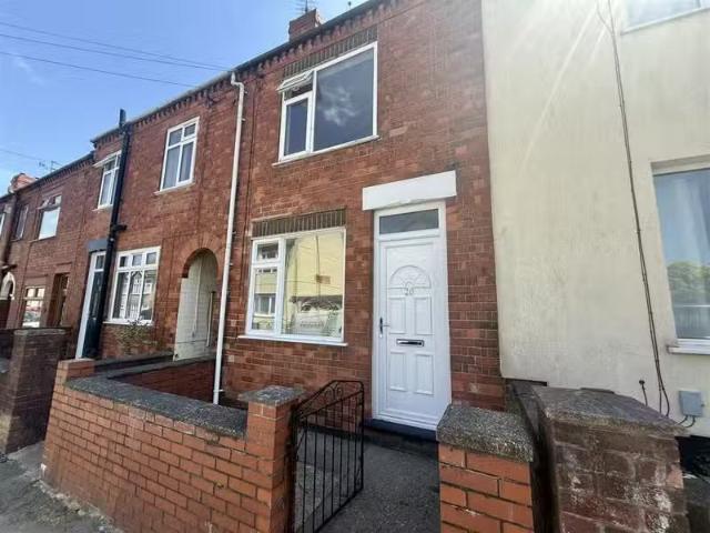 Just in! 2 bedroom house for rent in Charles Street, Leabrooks.