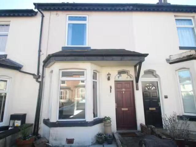 Charming 2 bedroom house for rent in Mount Street, Harrogate.