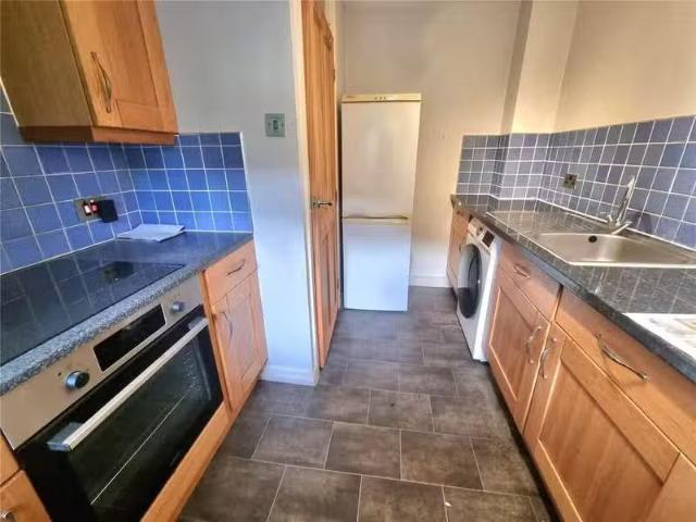 Rental! 2 bedroom House to rent, Aveling Close, Purley, CR8 £.