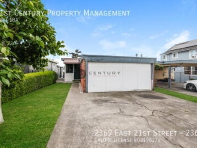 Charming 2 Bedroom Oasis in Oakland – Spacious 840 Sq. Ft. Comfort at 2369 East 21st Street!