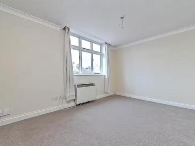 Cheap 2 bedroom maisonette for rent in 15a Campfield Road St A.