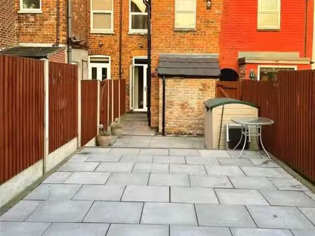 For Rent! 2 bedroom Mid Terrace House to rent, Brighton Road.