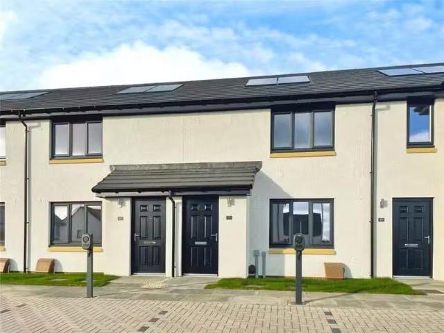 Unique 2 bedroom Mid Terrace House to rent, Dalzell Park, Glen.