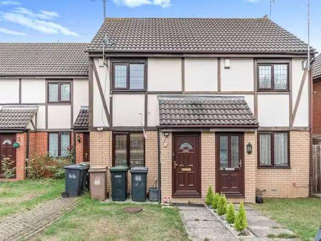 Cozy 2 bedroom Mid Terrace House to rent, Perrymead, Luton, LU.