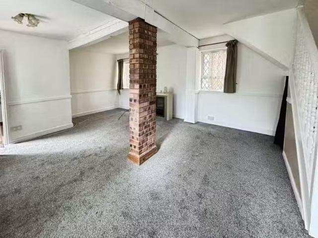 Cozy 2 bedroom Mid Terrace House to rent, Station Street, Blox.