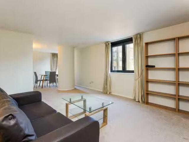 Cozy 2 bedroom property to let in Cromwell Road, London, SW7.