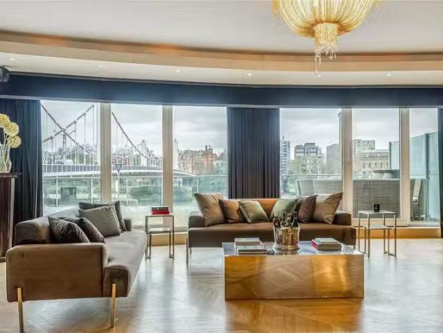 Unique 2 bedroom property to let in Queenstown Road, London, S.
