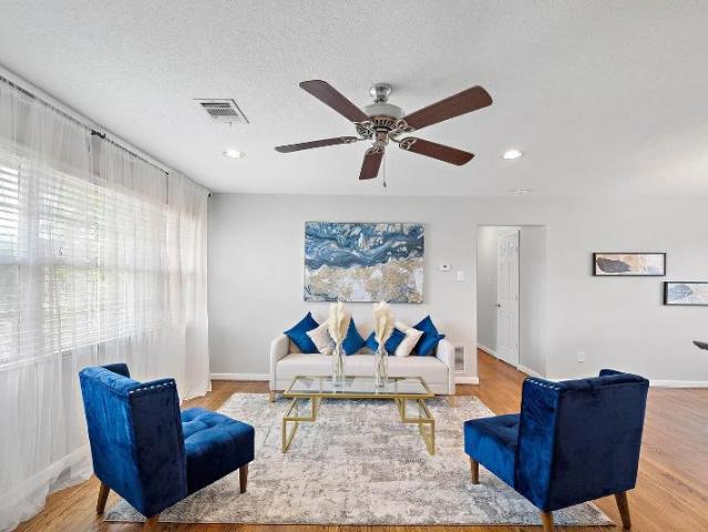 Charming 2 Bedroom with Shared CommonAll Bills Pa