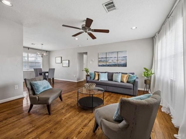 Charming 2 Bedroom with Shared CommonAll Bills Pa