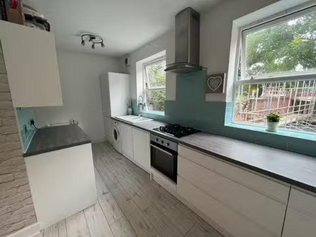 Cheap 2 bedroom town house for rent in Warstone Parade East, B.