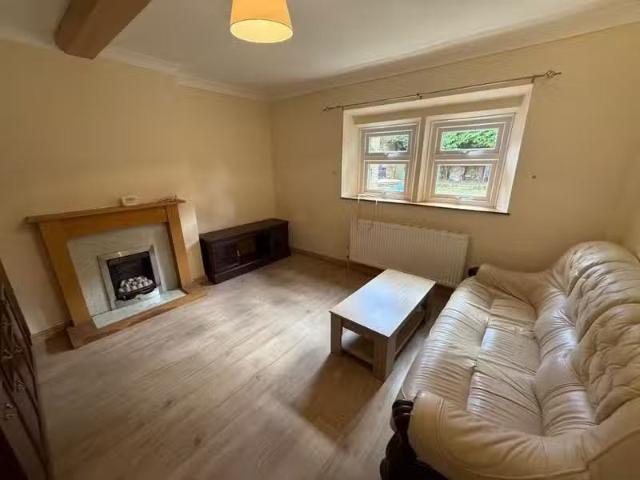 Cozy 2 bedroom terraced house for rent in 195 Toftshaw Lane, B.