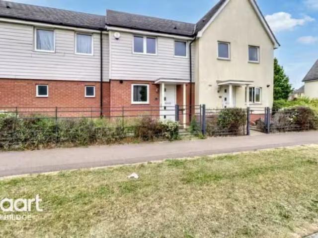 Just in! 2 bedroom terraced house for rent in Sterling Way, CA.