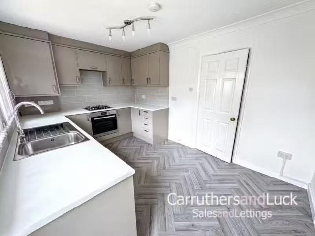 Just in! 2 bedroom terraced house for rent in Park Drive Close.