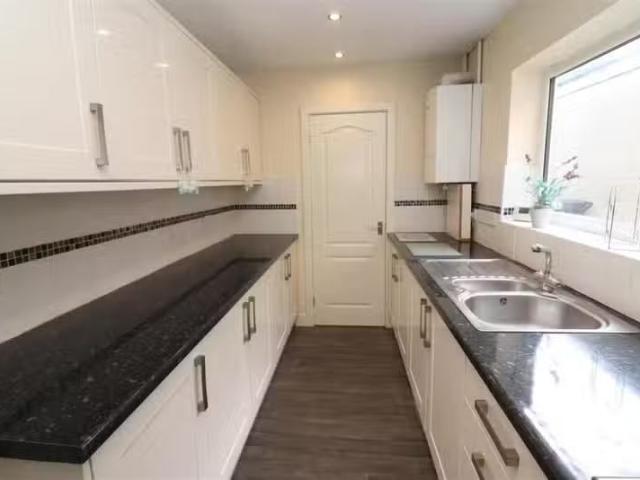 Deal! 2 bedroom terraced house for rent in Young Street, Black.