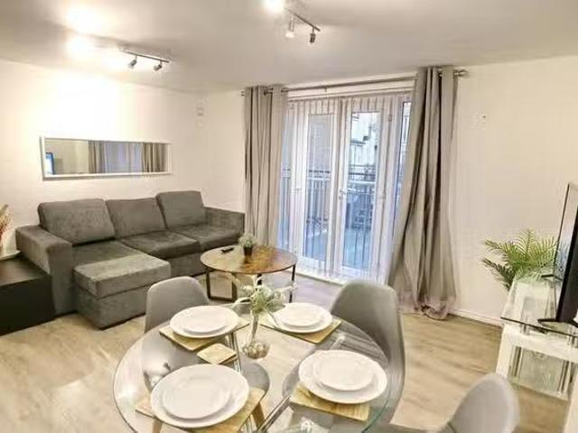 Nice 2 BR Middlewood Street