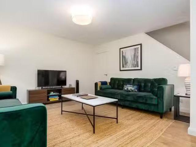 Cozy 2 BR Netherwood Street