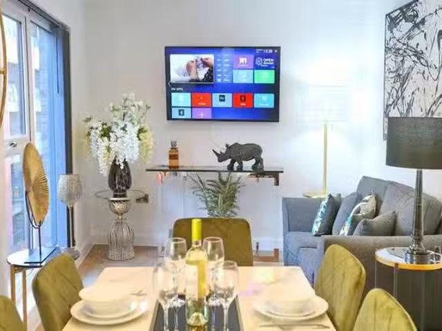 Nice 2 BR Blackfriars Road
