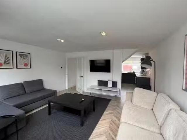 Just in! 2 BR Brighton Square