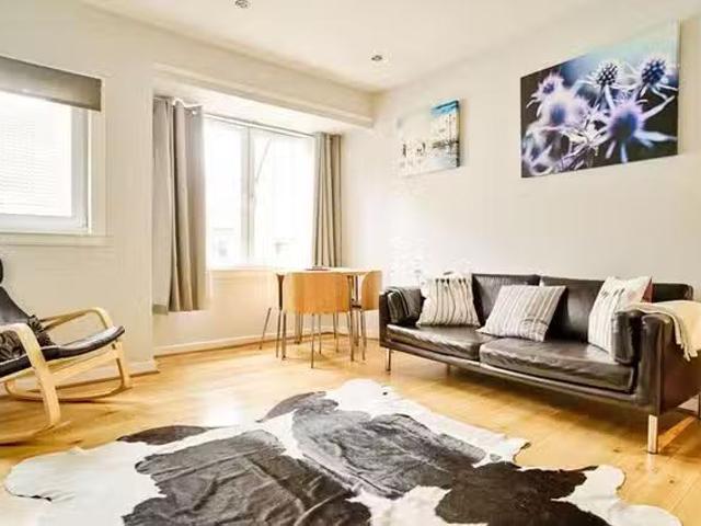 Nice 2 BR Canongate