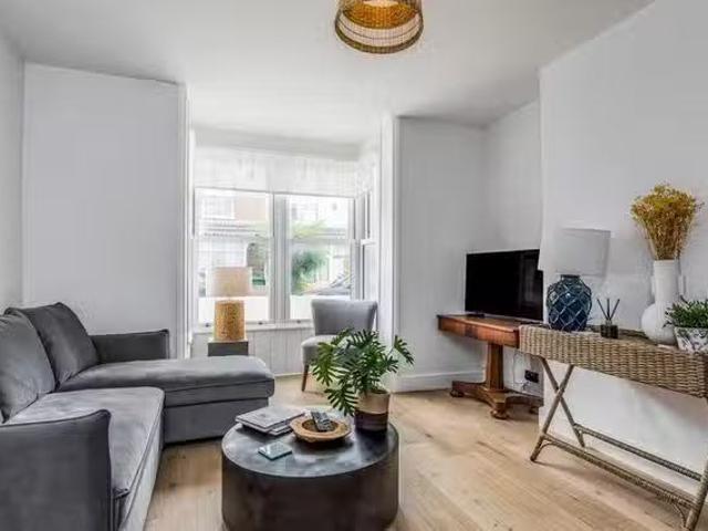 Unique 2 BR Clyde Road