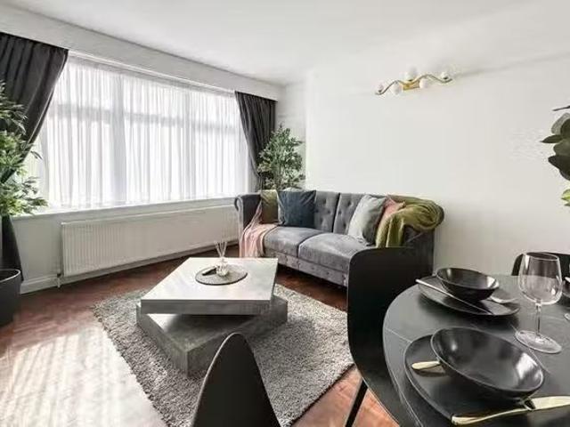 Just in! 2 BR Devonshire Mews West