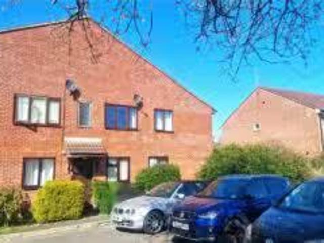Rental! 2 BR Property & Houses to Rent: Moore Close, Tongham.