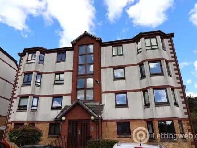 Deal! 2 BR Property to rent in 123 Waverley Crescent, Livings.