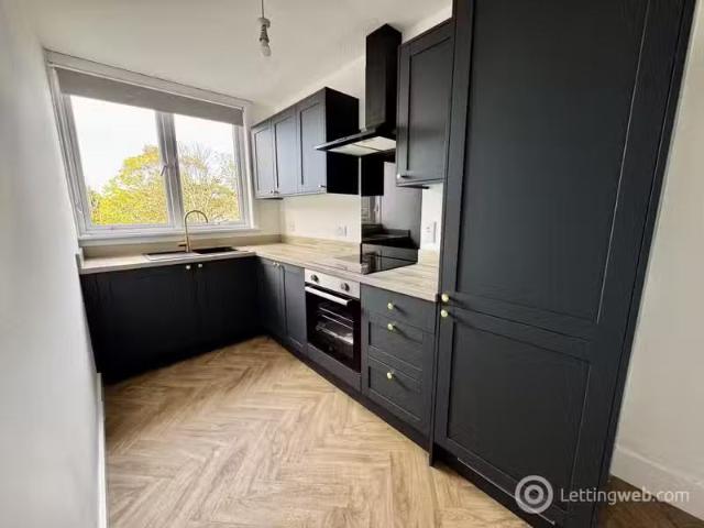 Nice 2 BR Property to rent in 46 Kintore Place, Aberdeen, AB25.