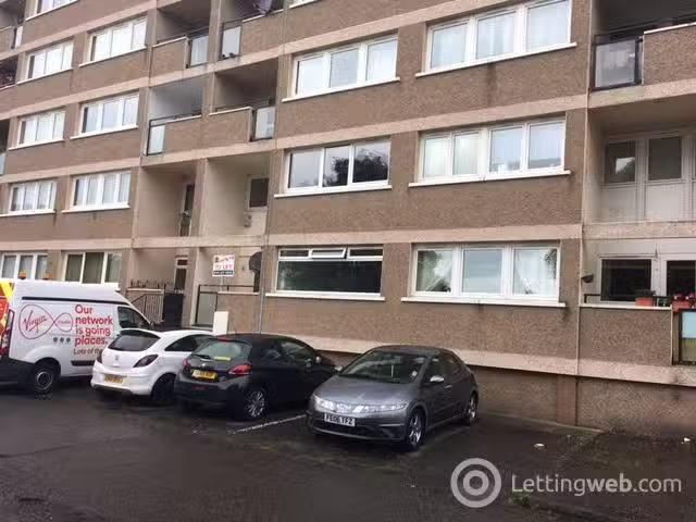 Just in! 2 BR Property to rent in 680 Hillpark Drive Glasgow G.