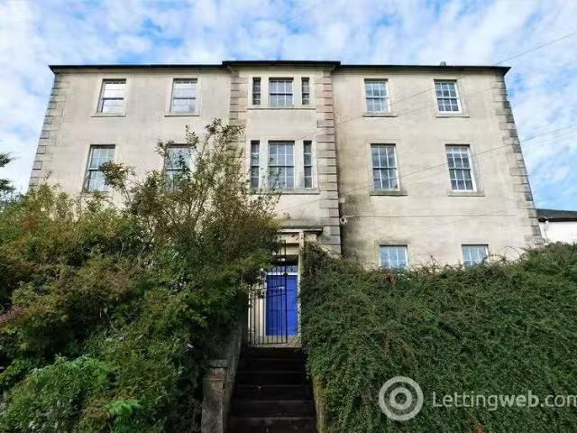 For Rent! 2 BR Property to rent in 6 Queens Court, Dunfermline
