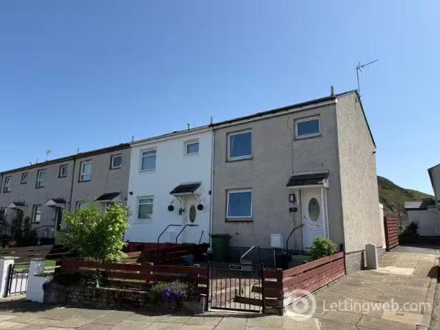 Charming 2 BR Property to rent in Couper Avenue, North Berwick.
