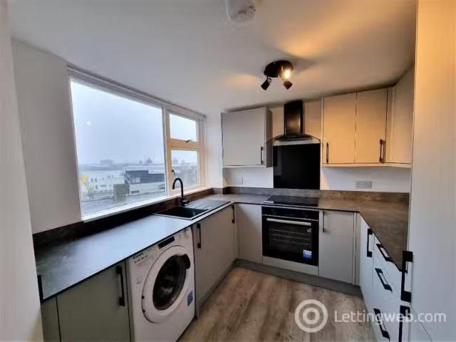 Just in! 2 BR Property to rent in Chapel Court, City Centre, A.