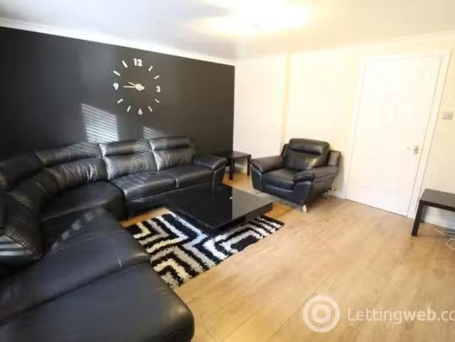 Charming 2 BR Property to rent in Claremont Street, First Floo.