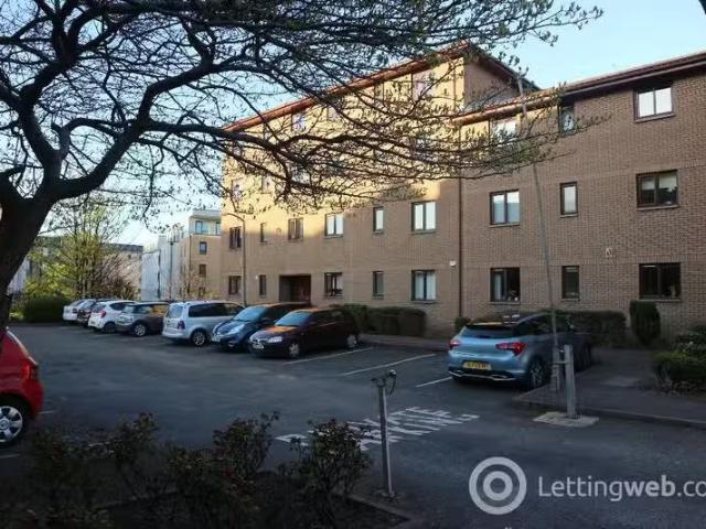 Cozy 2 BR Property to rent in Allanfield, Central, Edinburgh.