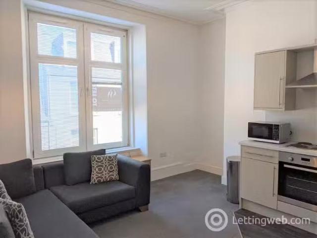 Rental! 2 BR Property to rent in Ashvale Place, City Centre, A.