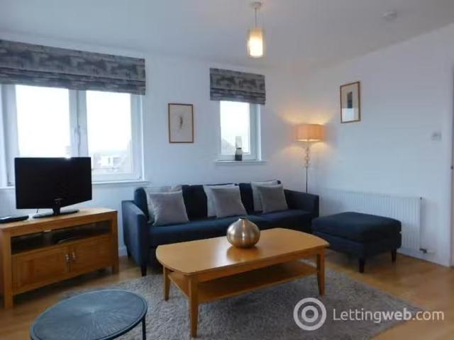 Unique 2 BR Property to rent in Bothwell Road, City Centre, Ab.
