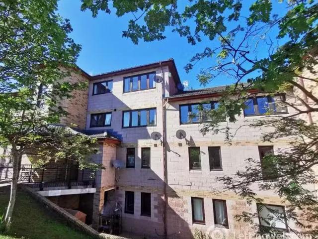 Unique 2 BR Property to rent in Benvie Road, Lochee West, Dund.