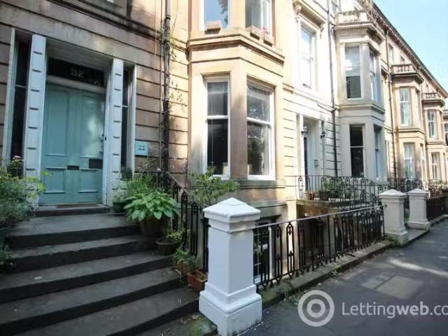 Unique 2 BR Property to rent in Burnbank Gardens, North Kelvin.