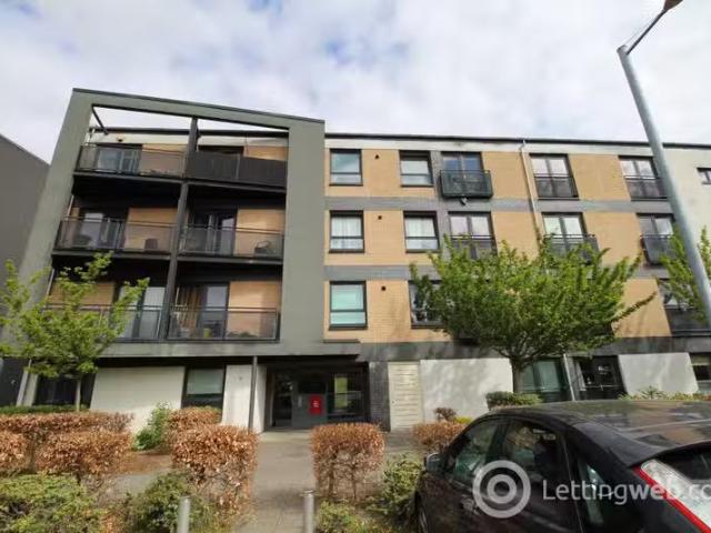 Cheap 2 BR Property to rent in Firpark Court, Dennistoun, Glas.