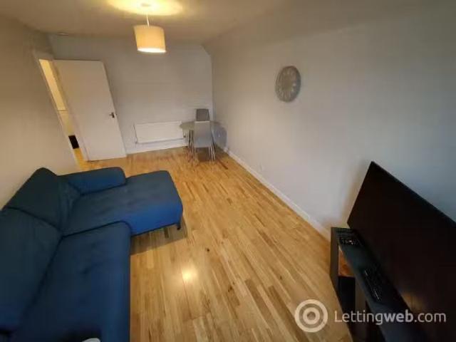 Unique 2 BR Property to rent in Hawthornden Place,, Edinburgh.