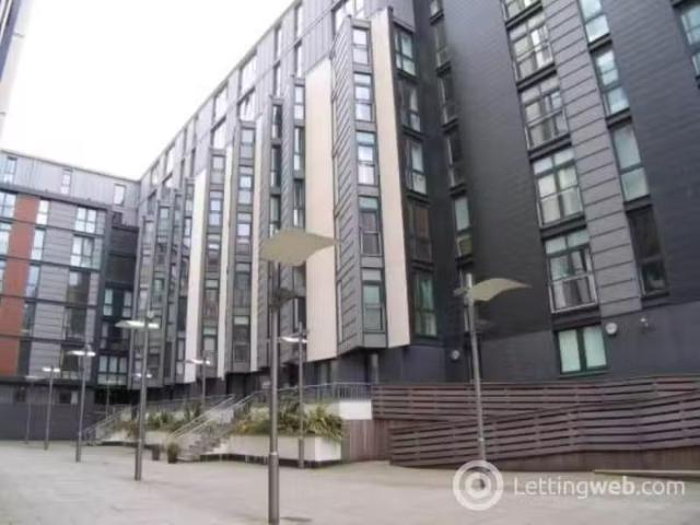 Charming 2 BR Property to rent in Oswald Street, Glasgow