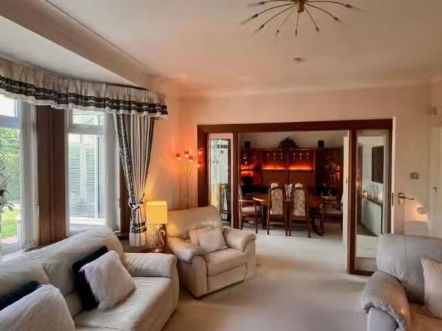 Unique 2 BR Property to rent in Mountcastle Drive South, Edinb.