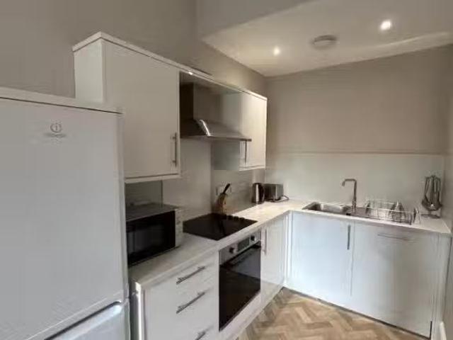 New 2 BR Property to rent in Montgomery Street, Hillside, Edin.