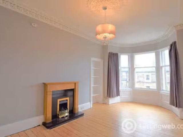 Cheap 2 BR Property to rent in Montgomery Street, Leith, Edinb.